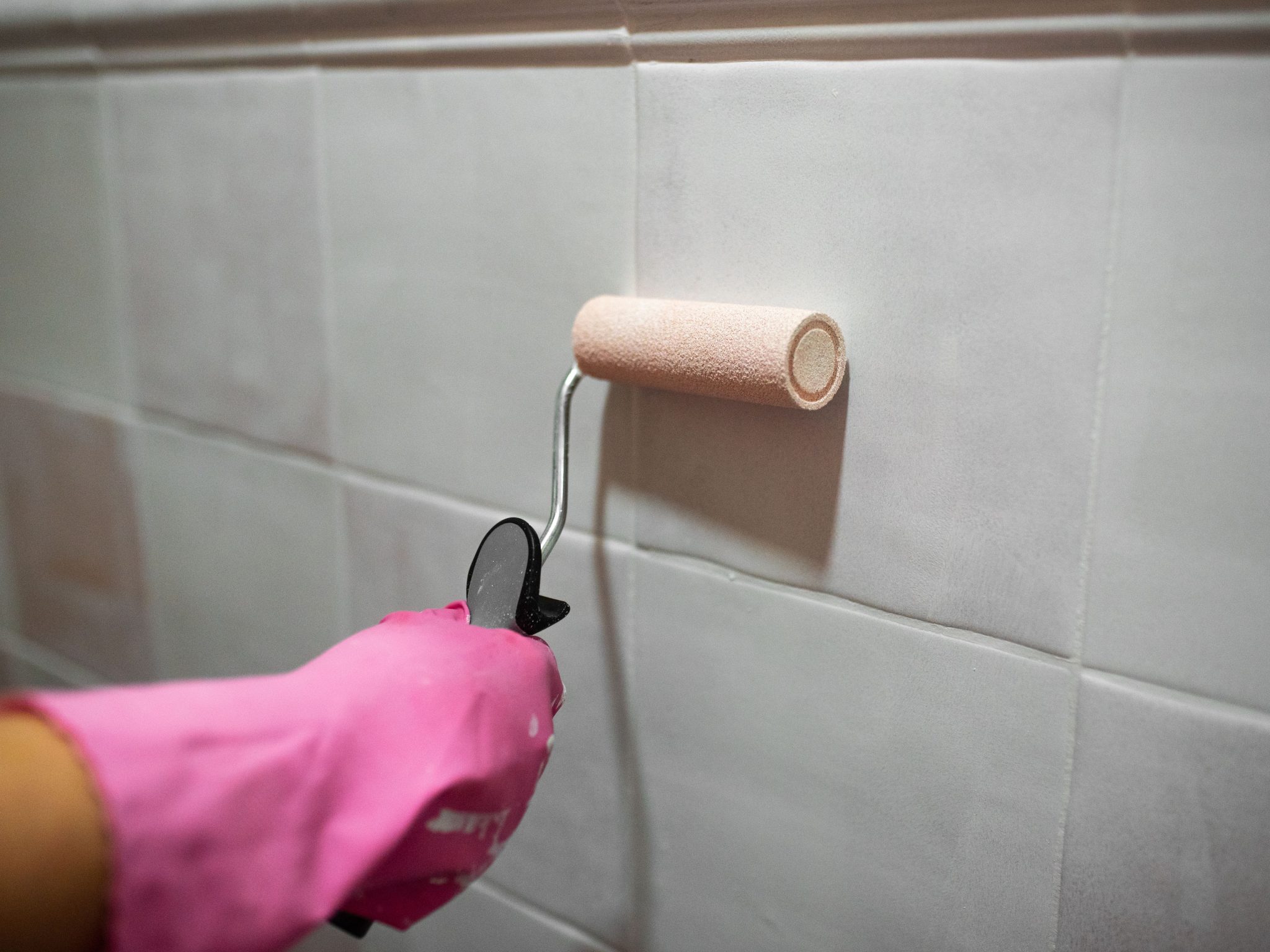 Male fliser på badet: En enkel guide | Hjem Og Hage
