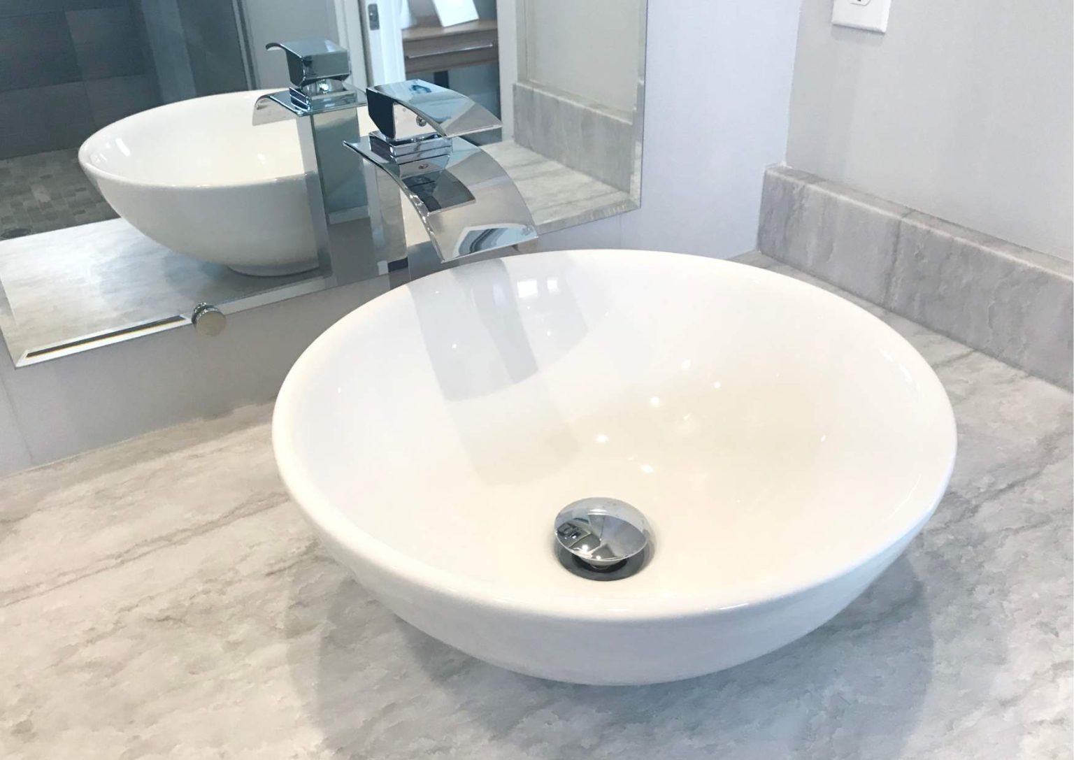 Male fliser på badet: En enkel guide | Hjem Og Hage